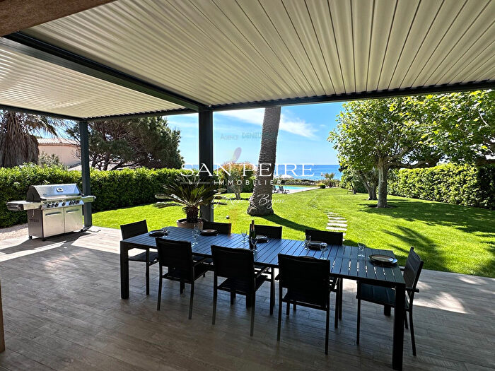 Roquebrune-sur-Argens : Maison 6 pièces à louer