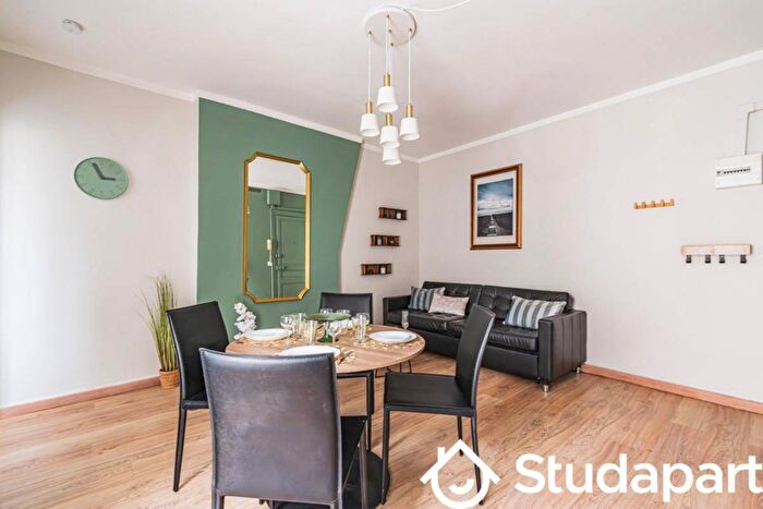 Appartement à louer - Barbâtre-Saint Remy-Verrerie, Reims - 2 pièces - 1 chambre