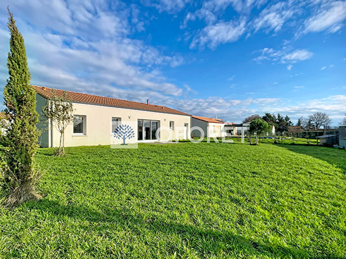 Maison à vendre - Luché-Thouarsais - 5 pièces - 3 chambres