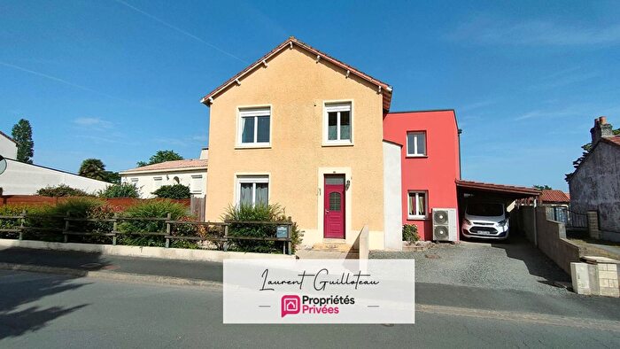 Maison 6 pièces à Les Landes-Genusson, à vendre
