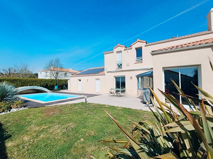 Maison 10 pièces à vendre - Saint-Léger-les-Vignes