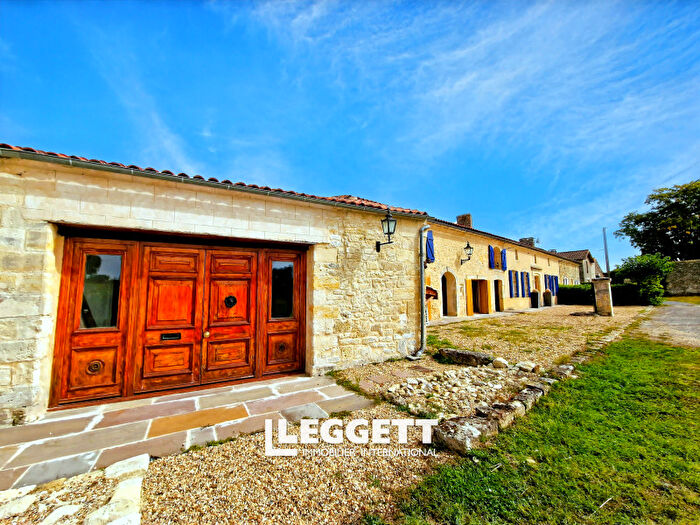 Maison à vendre - Lussac - 13 pièces - 7 chambres