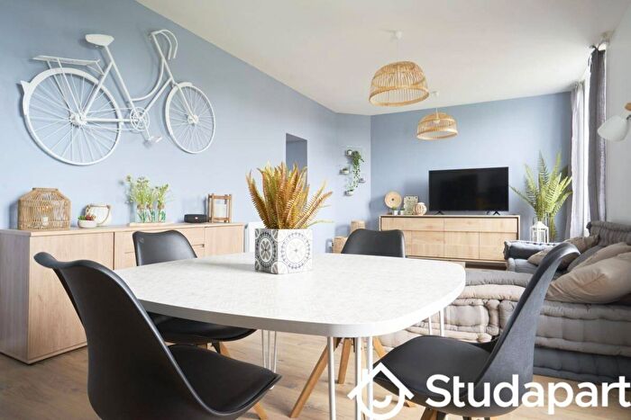 Appartement à louer - Centre Ville, Reims - 1 pièce - 4 chambres