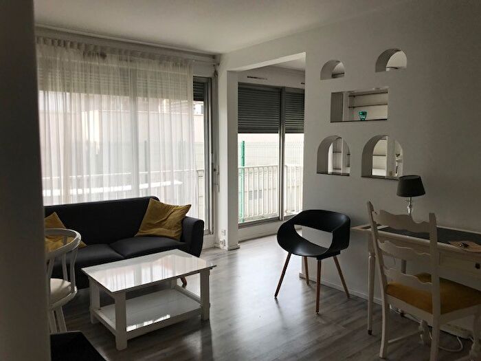 Appartement à louer - Courbevoie, Gambetta, La Défense - 2 pièces - 1 chambre