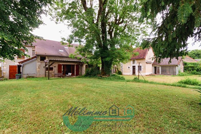 Maison à vendre - Saints-en-Puisaye - 11 pièces - 8 chambres