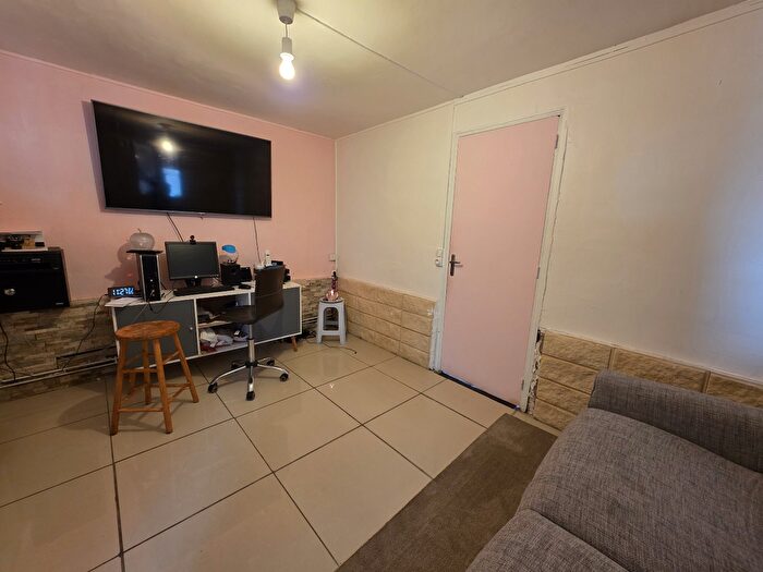 Maison à vendre - Mézières-en-Brenne - 1 pièce - 1 chambre