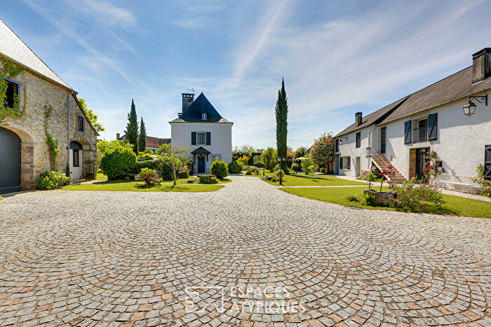 Maison 11 pièces à Jasses, à vendre