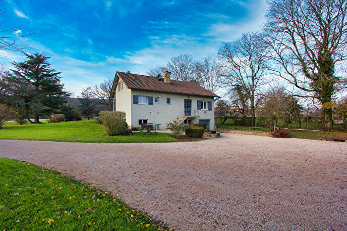 Maison à vendre - Saint-Gengoux-de-Scissé - 5 pièces - 3 chambres