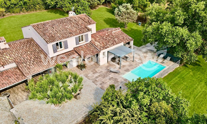 Maison 8 pièces à Tourrettes, à vendre