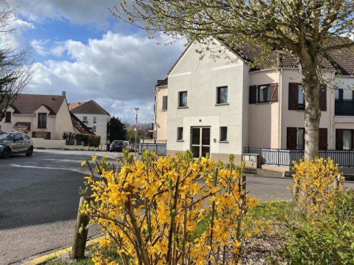 Appartement à vendre - Pontault-Combault - 4 pièces - 3 chambres