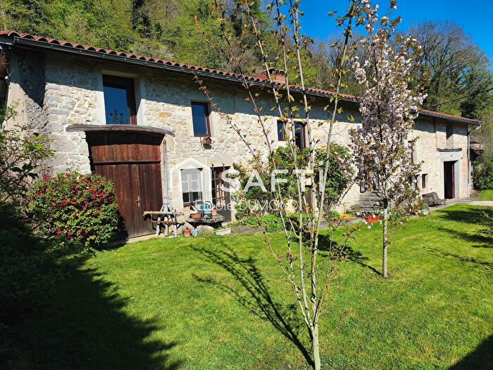 Maison 12 pièces à Saint-Amour, à vendre
