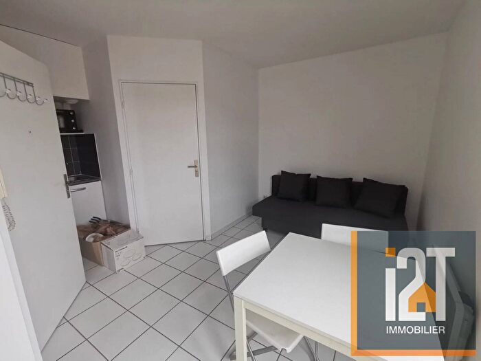 Appartement à louer - Casernes, Nîmes - 1 pièce