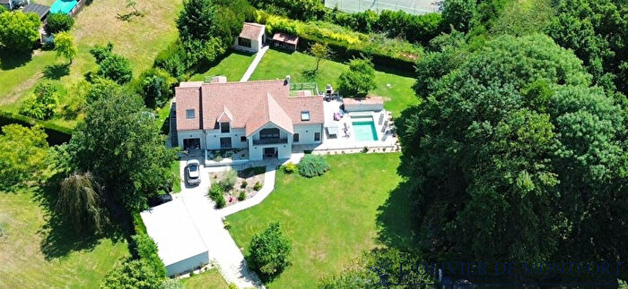 Maison à vendre - Montfort-lAmaury - 9 pièces - 5 chambres