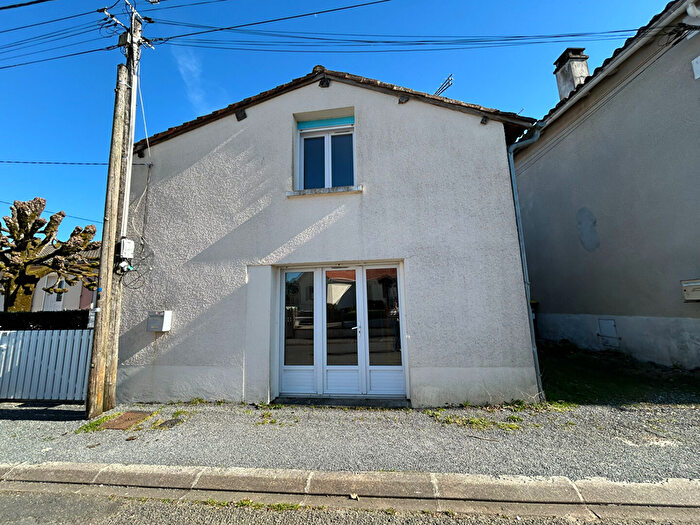 Maison 2 pièces à louer à Civray