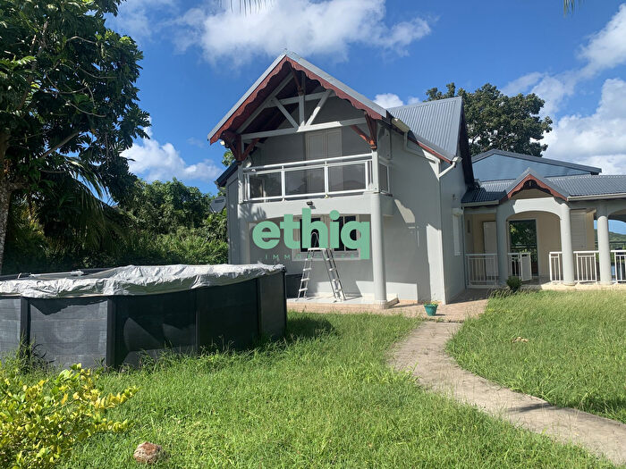 Maison à louer - Sainte-Rose - 4 pièces - 3 chambres