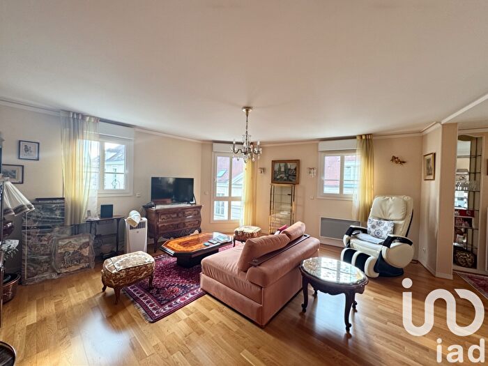 Appartement à vendre - Fontainebleau, Centre-ville - 4 pièces - 2 chambres