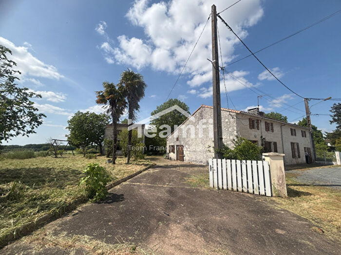 Nieul-lès-Saintes : Maison 6 pièces à vendre