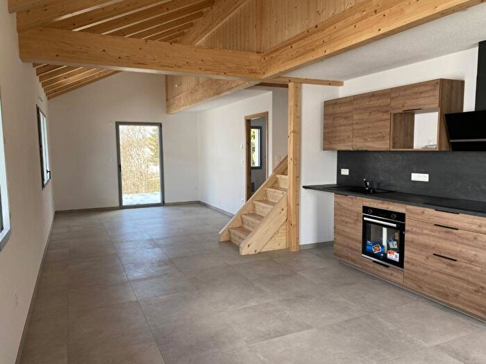 Appartement à louer - Larmont-Saint Etienne, Pontarlier - 4 pièces - 3 chambres