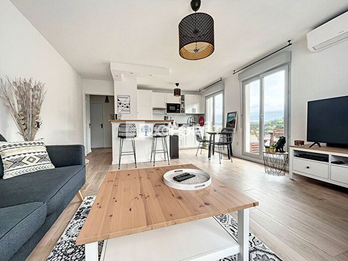 Appartement à louer - Oiselet la Grive, Bourgoin-Jallieu - 2 pièces - 1 chambre