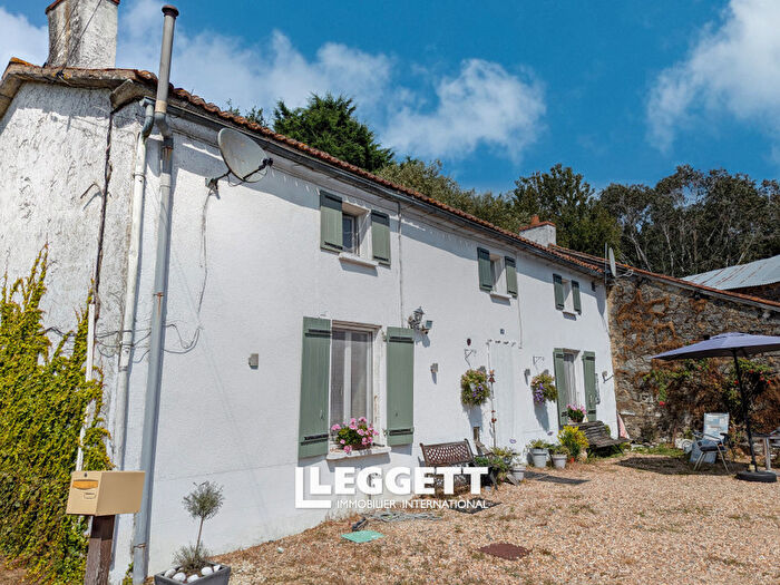 Maison à vendre - La Forêt-sur-Sèvre - 7 pièces - 4 chambres