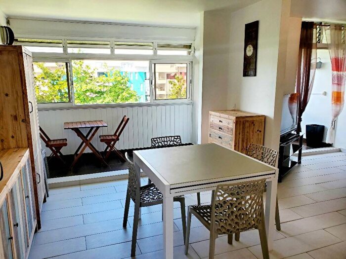 Appartement à louer - Les Abymes - 4 pièces - 3 chambres