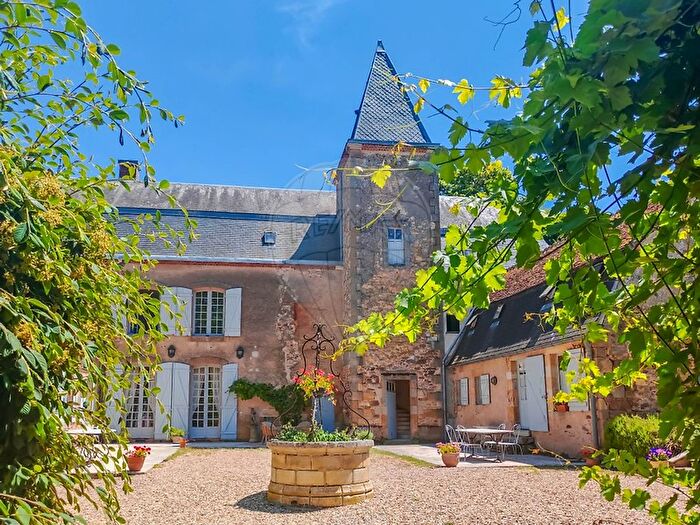 Maison 17 pièces à vendre à Cérilly