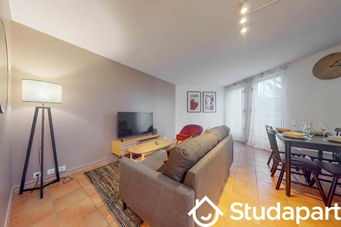 Appartement à louer - Parc-La Boule- Champs Pierreux, Nanterre - 1 pièce - 1 chambre