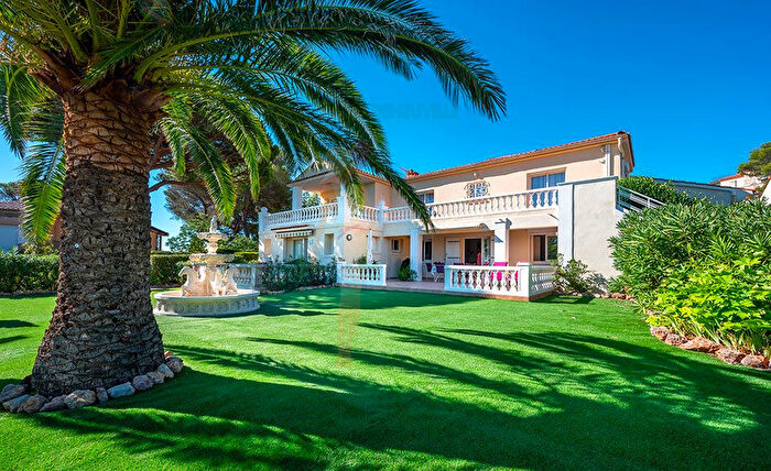 Appartement à louer - Roquebrune-sur-Argens - 3 pièces - 2 chambres