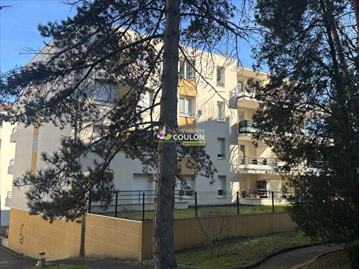 Appartement à louer - Clermont-Ferrand, Vallières, Sallins, Poncillon - 4 pièces - 2 chambres