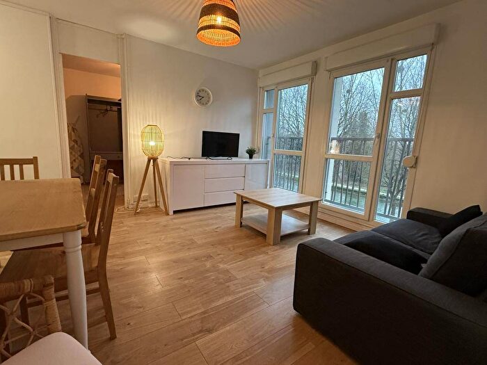 Appartement à louer - Barbâtre-Saint Remy-Verrerie, Reims - 4 pièces - 3 chambres