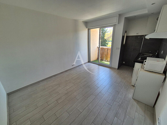 Nîmes, Tour Magne : Appartement 1 pièce à louer