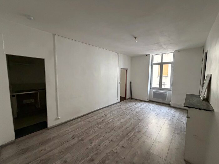 Appartement à louer - Lodève - 2 pièces - 1 chambre