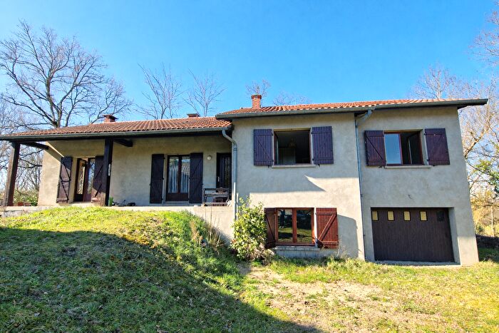 Maison à vendre - Puy-Guillaume - 5 pièces - 4 chambres
