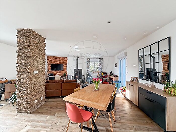 Maison à vendre - Saint-Sauveur-de-Landemont - 5 pièces - 4 chambres