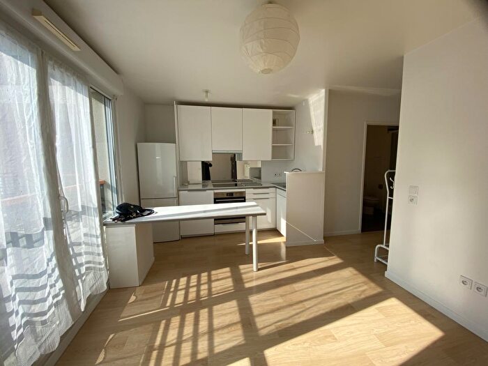 Appartement à louer - Mantes-la-Jolie, Centre-ville - 1 pièce