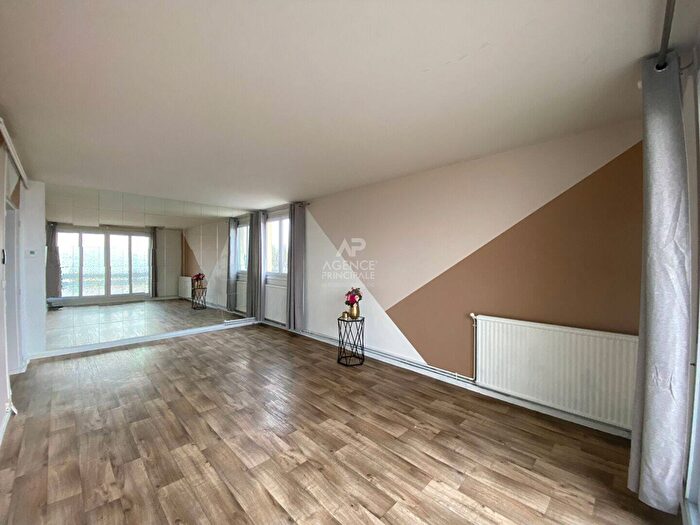 Les Louvrais, Pontoise : Appartement 4 pièces à louer