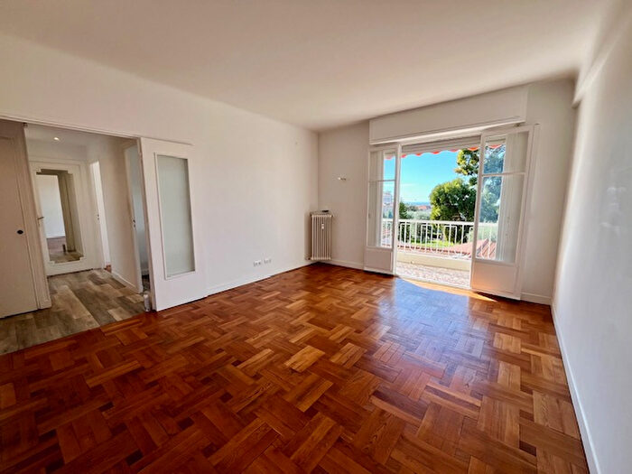 Appartement 2 pièces à Nice, Valrose, à louer
