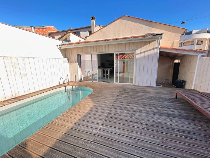 Maison à louer - Saint Augustin, Tauzin, Alphonse Dupeux, Bordeaux - 3 pièces - 2 chambres