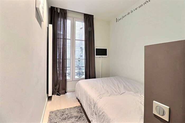 Appartement à louer - Muette Sud, Paris ème arrondissement - 2 pièces - 2 chambres