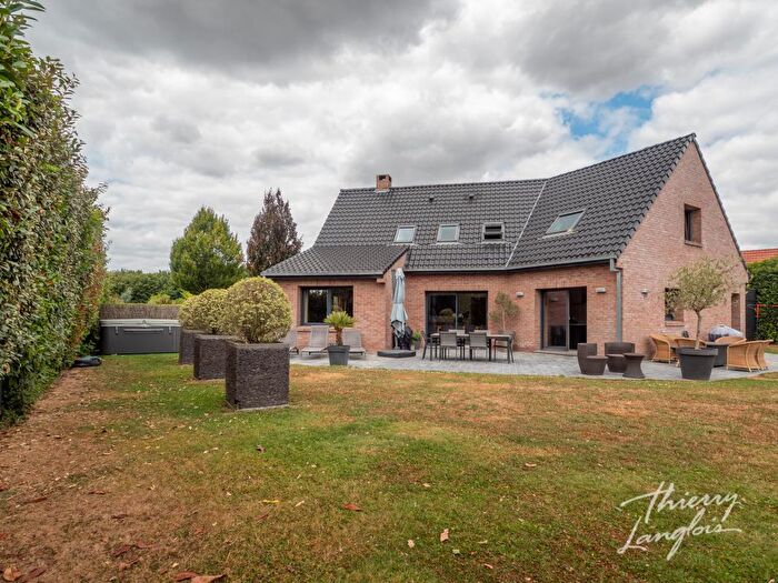 Camphin-en-Pévèle : Maison 10 pièces à vendre