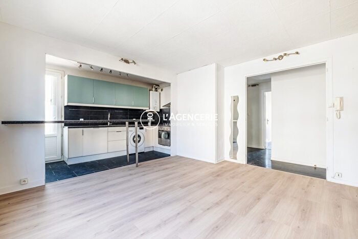 Appartement 4 pièces à Bordeaux, Bassins à Flot, à louer