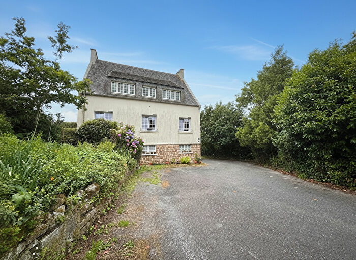 Maison 8 pièces à Commana, à vendre