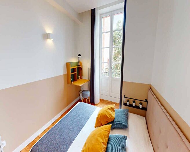 Appartement à louer - Arnaud Bernard, Toulouse - 5 pièces - 9 chambres