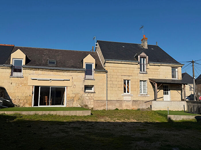 Maison à vendre - Savigny-en-Véron - 8 pièces - 5 chambres