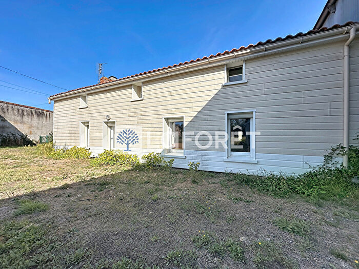 La Chapelle-Saint-Laurent : Maison 4 pièces à vendre