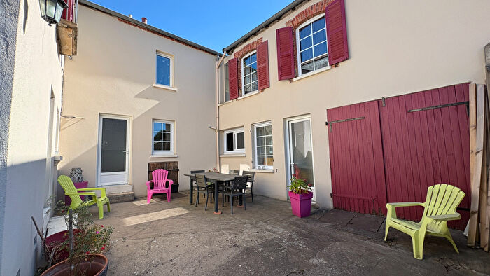 Maison 5 pièces à Moulins, Gare, Champins, à vendre