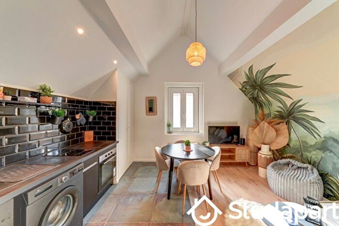 Appartement à louer - Centre-Max Barel-Centre Nord, Vénissieux - 2 pièces - 1 chambre