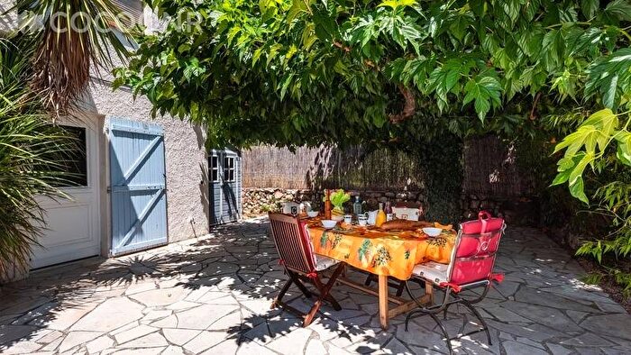 Appartement à louer - Centre Ancien, Châteaudouble - 3 pièces - 2 chambres