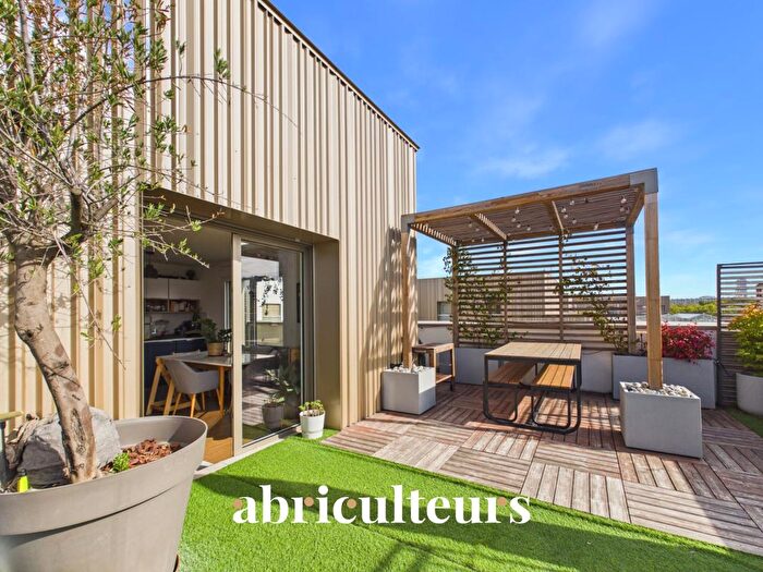 Asnières-sur-Seine, Gresillons, Voltaire : Appartement 5 pièces à vendre