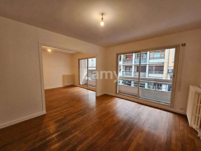 Appartement à louer - Guillotière, Lyon ème arrondissement - 5 pièces - 3 chambres